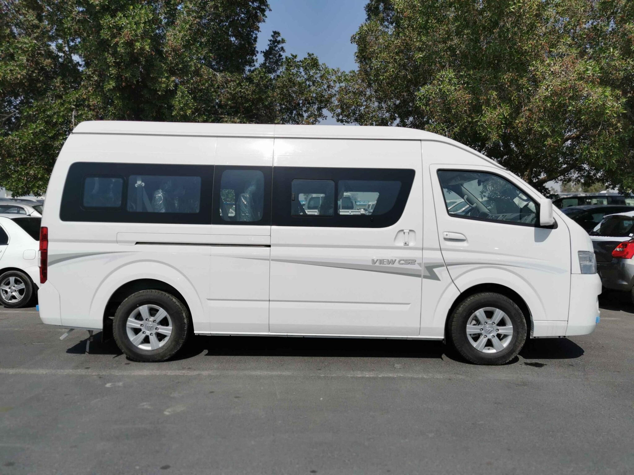 Foton View CS2 Passenger Van 2020 2.4P White — Monstro Hard