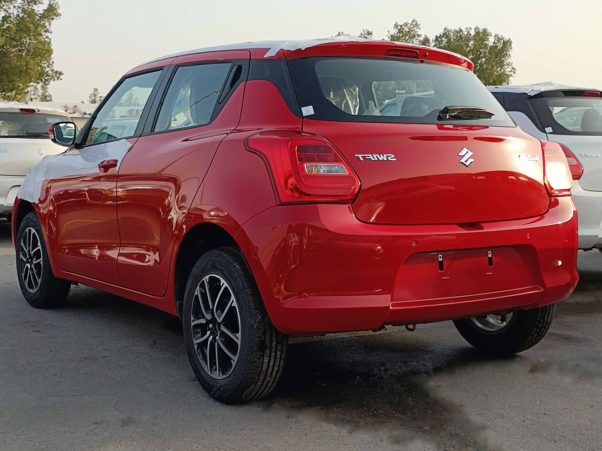 Suzuki Swift GLX 2023 1.2P Red — Monstro Hard
