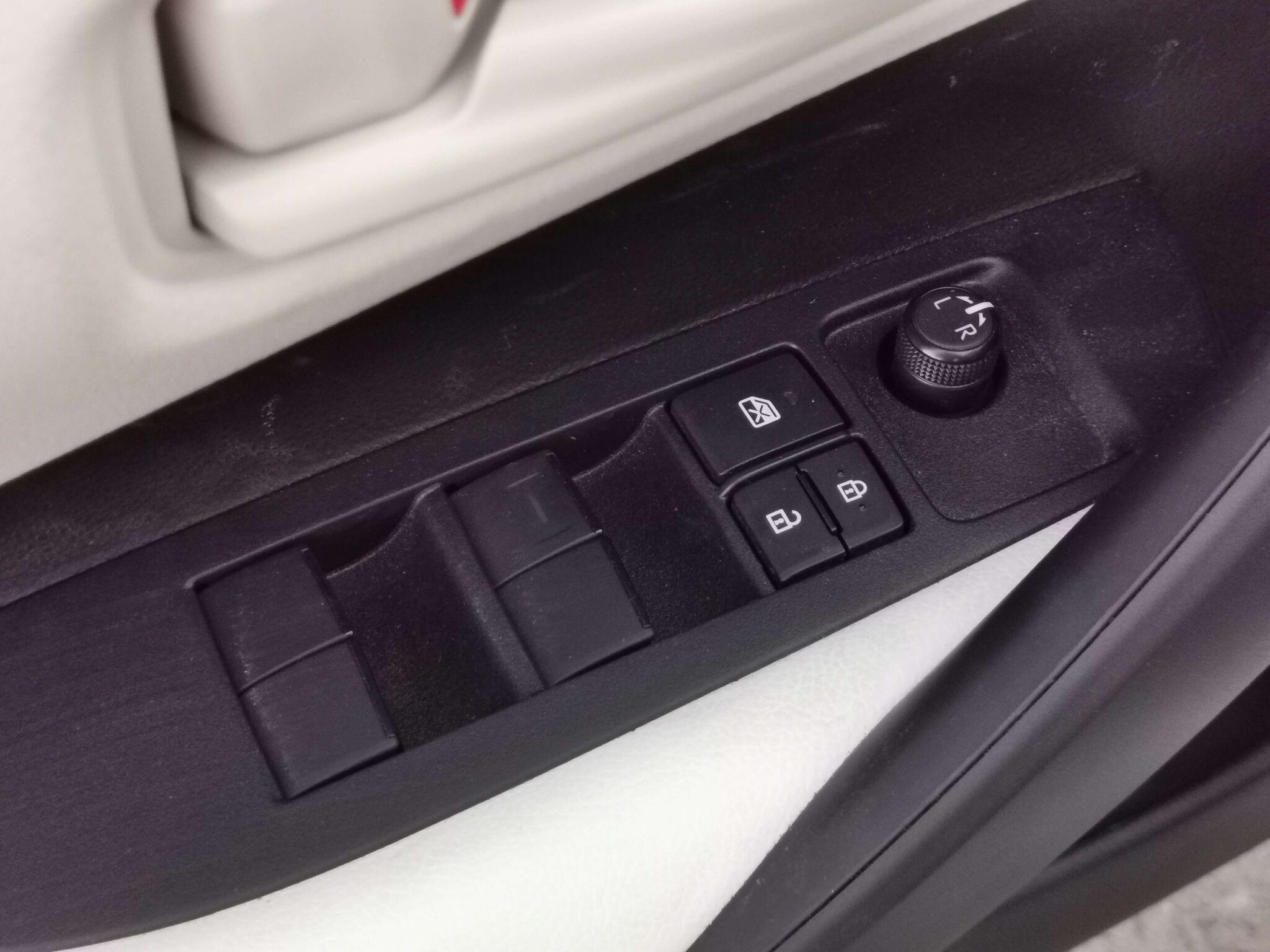 Toyota Corolla XLI 2020 1.6P White — Monstro Hard