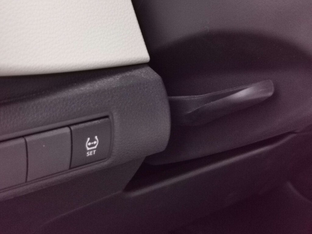 Toyota Corolla XLI 2020 1.6P White — Monstro Hard