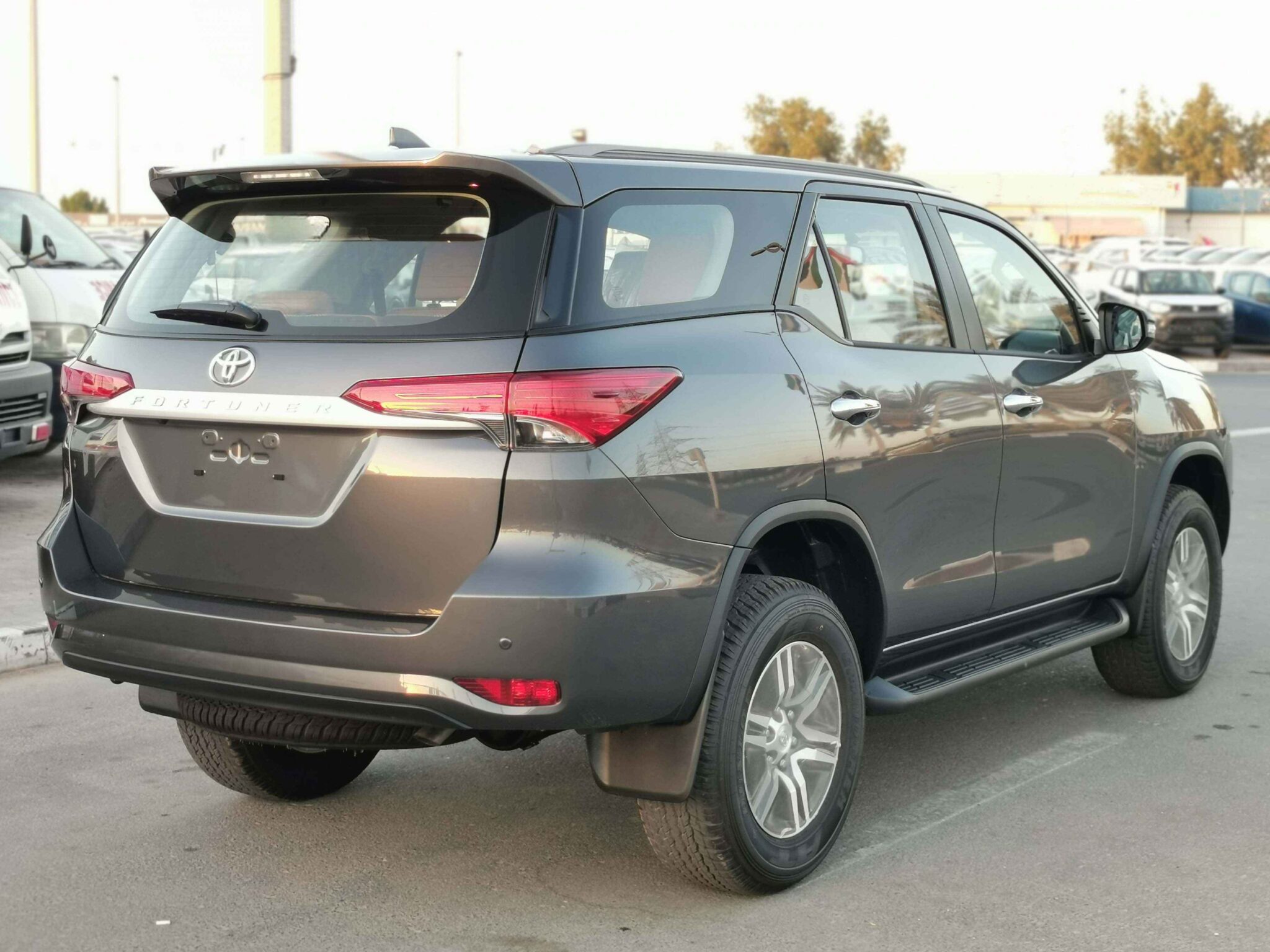 Toyota Fortuner TGN156 2022 2.7P Gray — Monstro Hard