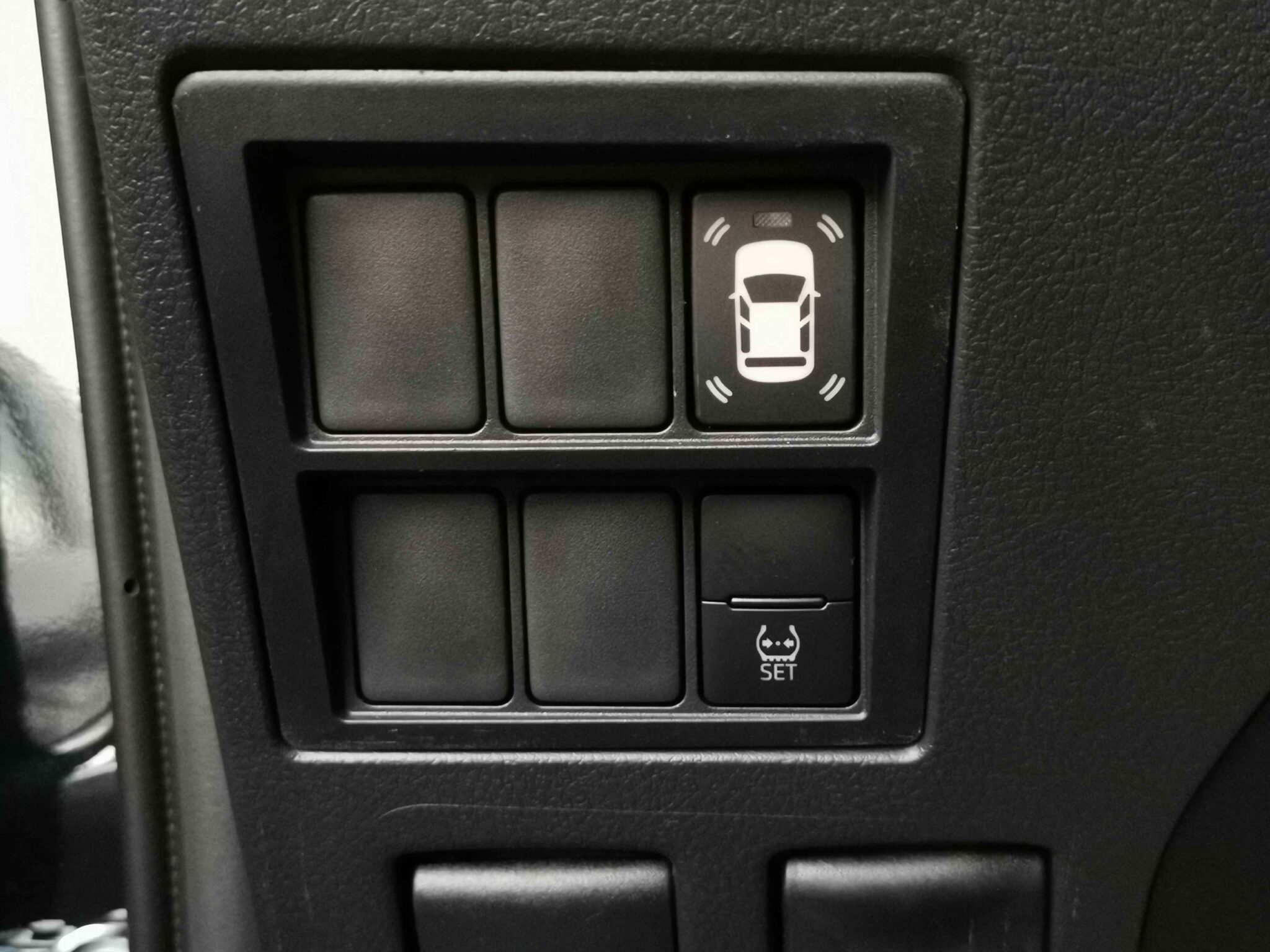 Toyota Fortuner TGN156 2022 2.7P Gray — Monstro Hard