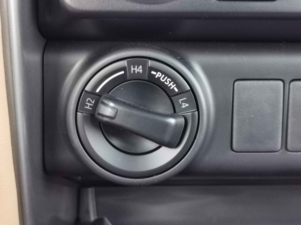 Toyota Fortuner 2022 TGN156 2022 2.7P Silver | Monstro Hard
