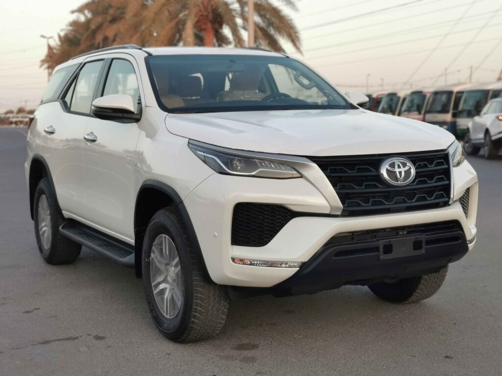 Toyota Fortuner TGN156 2023 2.7P White — Monstro Hard