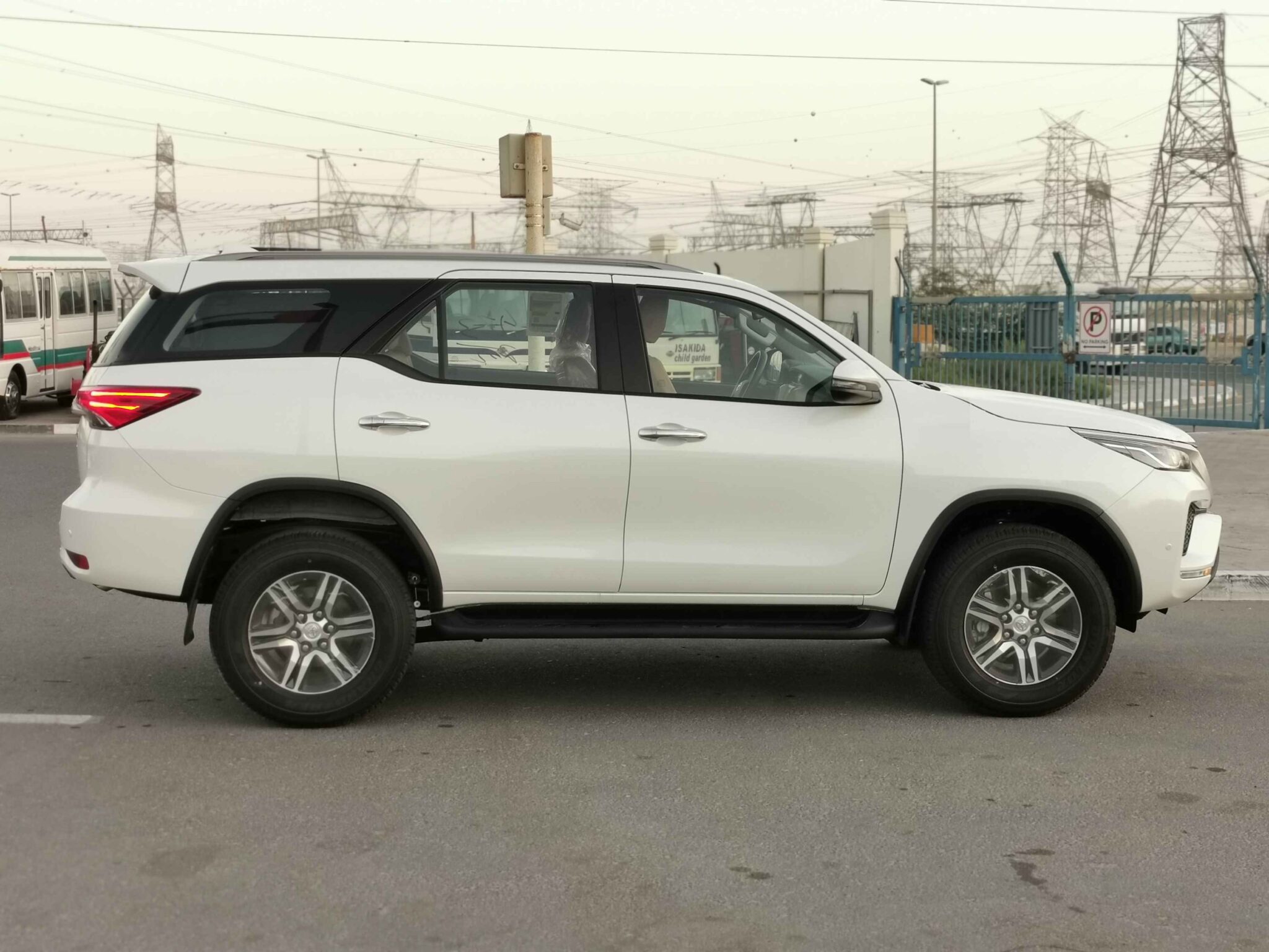 Toyota Fortuner TGN156 2023 2.7P White — Monstro Hard