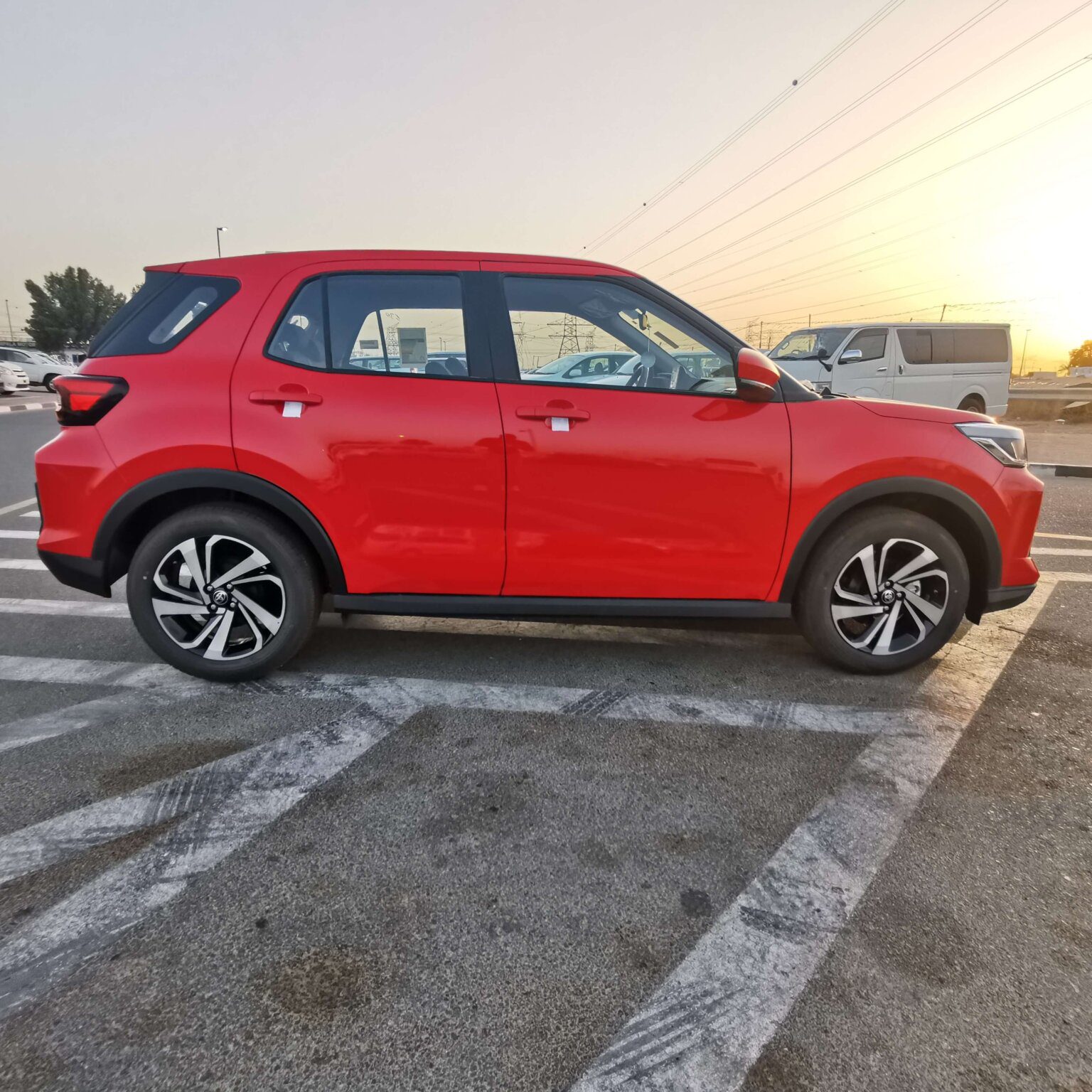 Toyota Raize G 2022 1.0P Red — Monstro Hard