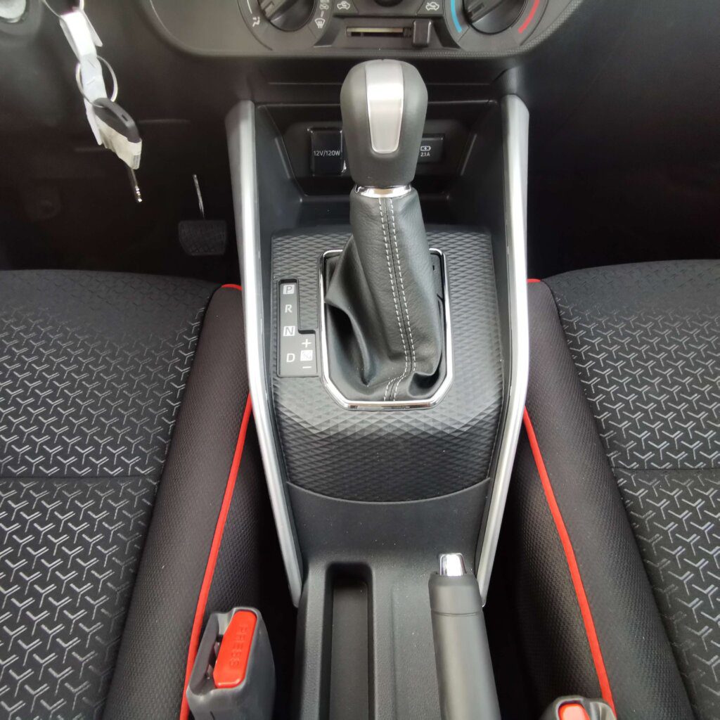 Toyota Raize G 2022 1.0P Red — Monstro Hard
